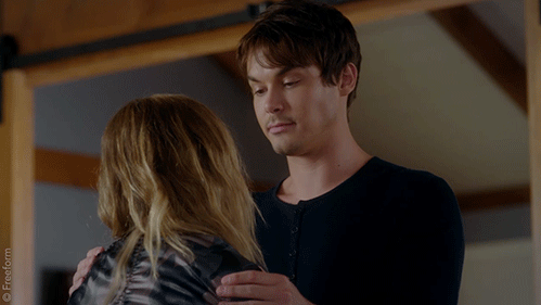 Pretty Little Liars Gif - Gif Abyss