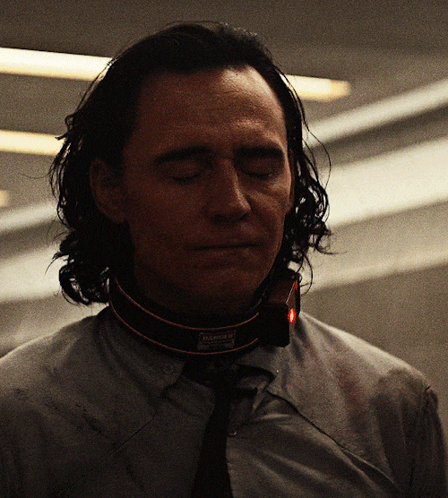Download Tom Hiddleston Loki (Marvel Comics) TV Show Loki Gif