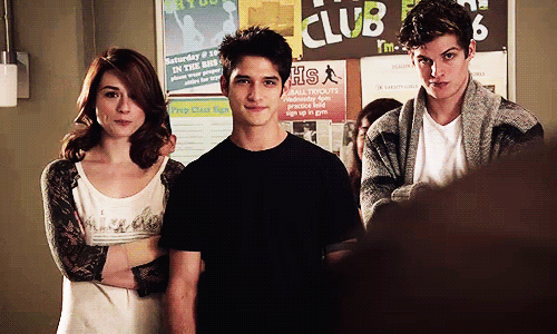 Gif De Scott Mccall Why Is 'Teen Wolf' Scott Growing New Fangs? It